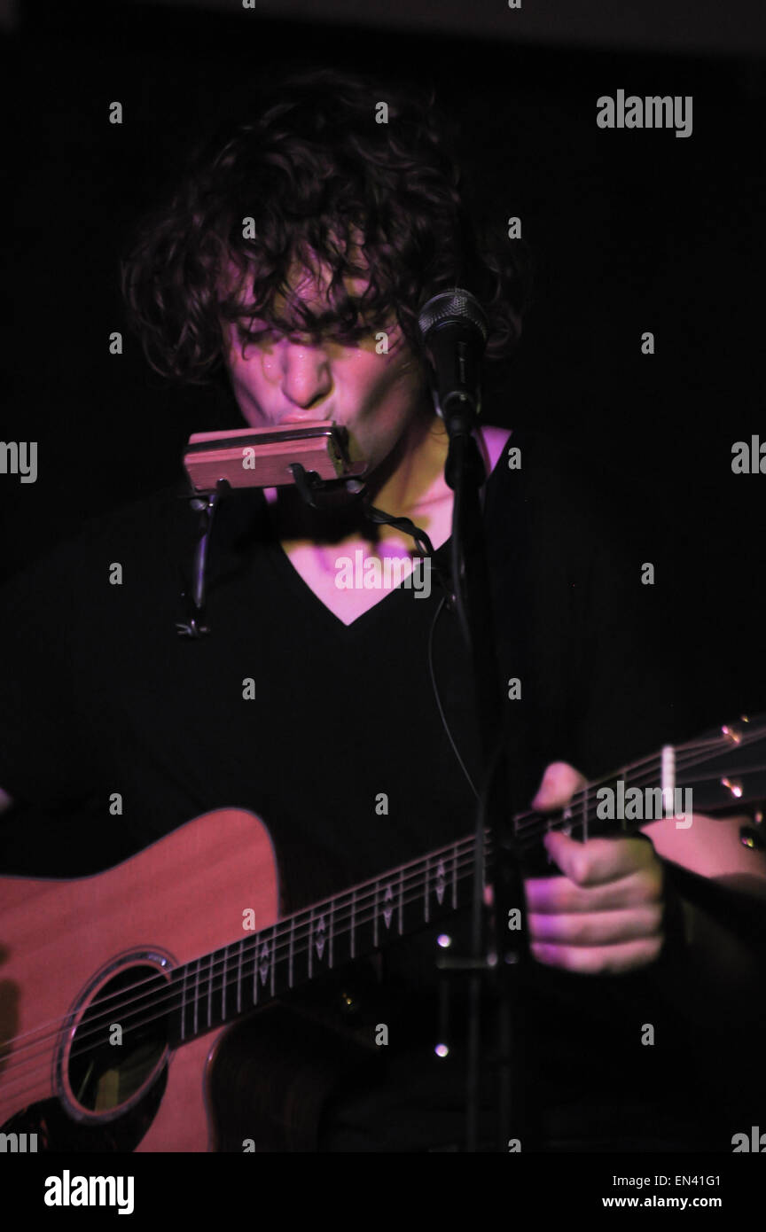 Blues Boy Dan Owen plays an intimate gig at The Tin in Coventry ...