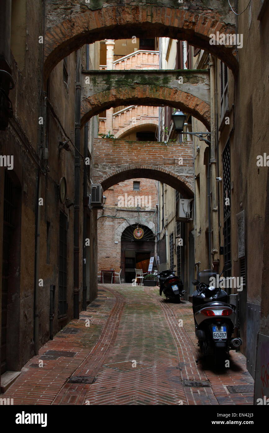 Medieval streets in Perugia's historic town centre Stock Photo - Alamy