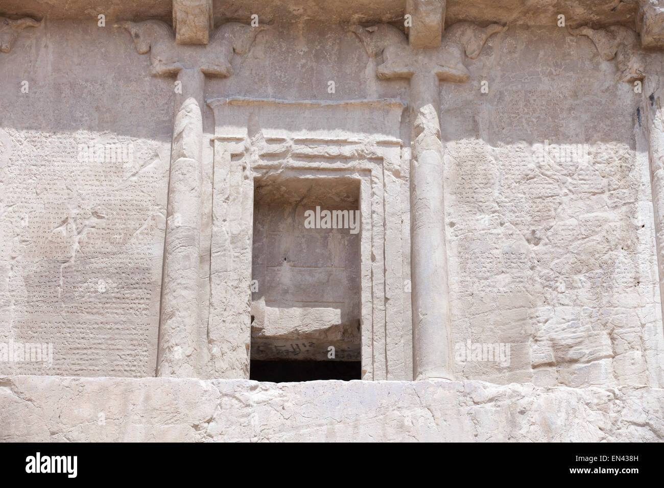 Darius the great temple hi-res stock photography and images - Alamy