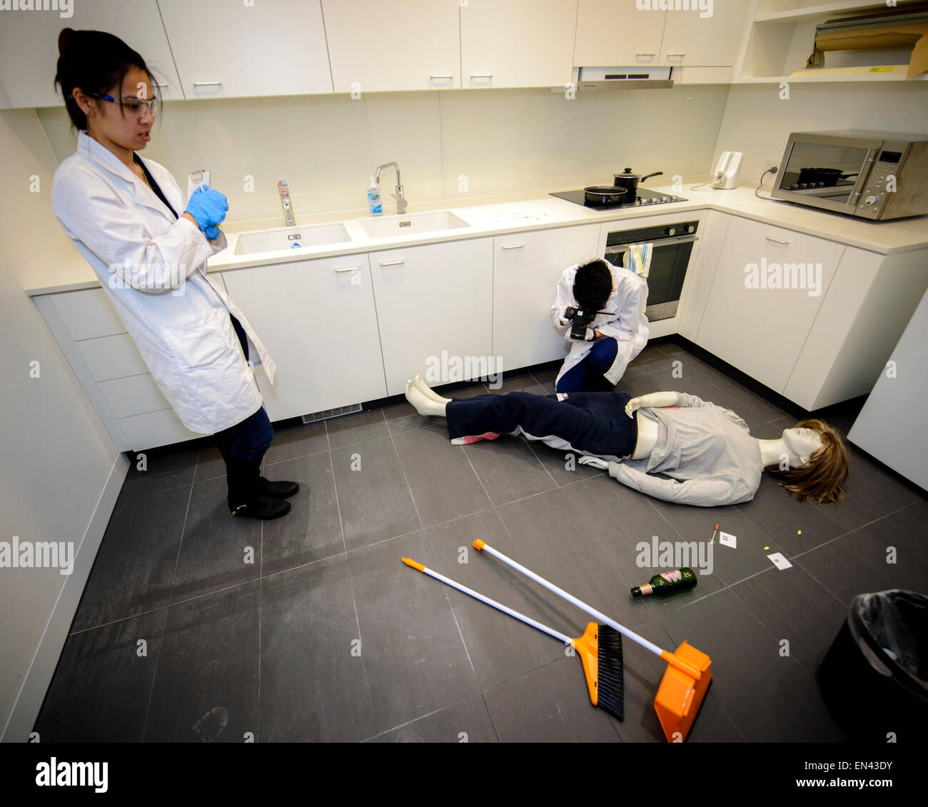 Forensic lab stock hi-res stock photography and images - Alamy