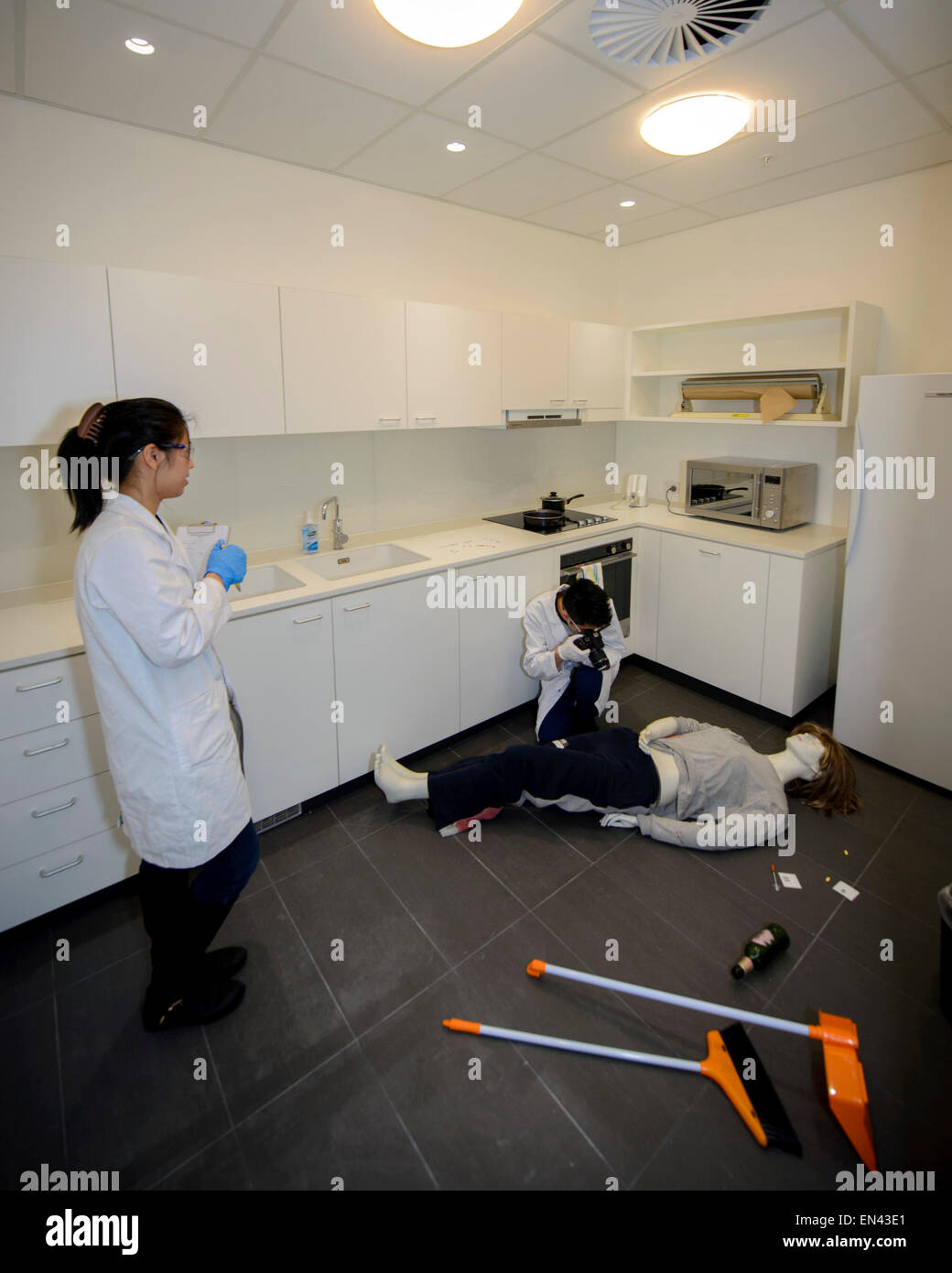 Forensic lab stock hi-res stock photography and images - Alamy