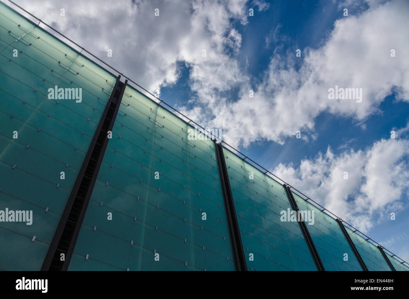 Glass architecture building hi-res stock photography and images - Alamy