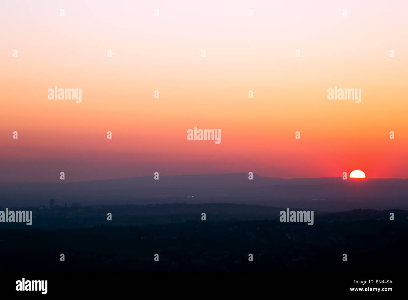 Dove Stones Reservoir High Resolution Stock Photography and Images - Alamy