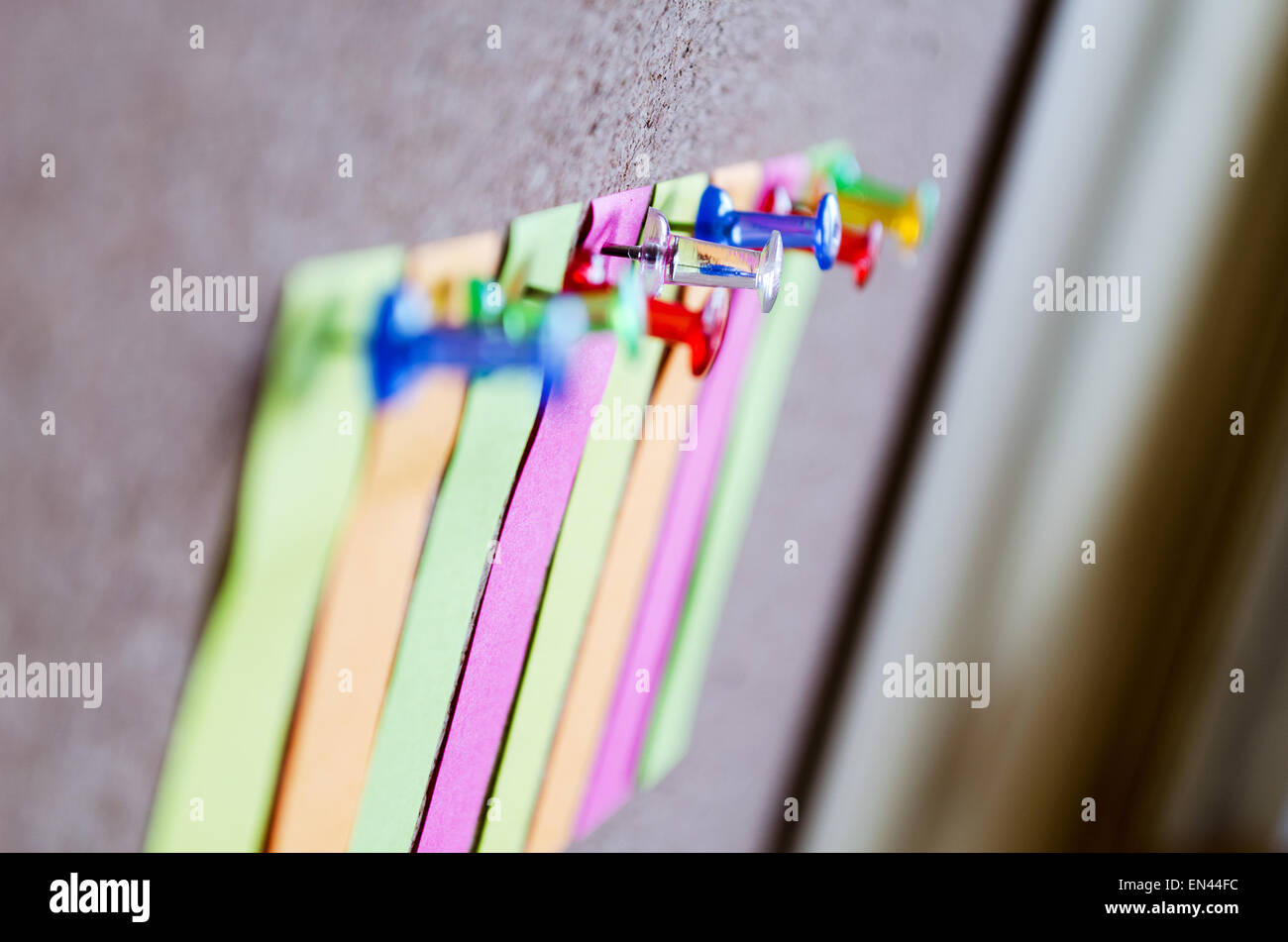 Sticky Note On Cork Board Background Stock Photo - Alamy