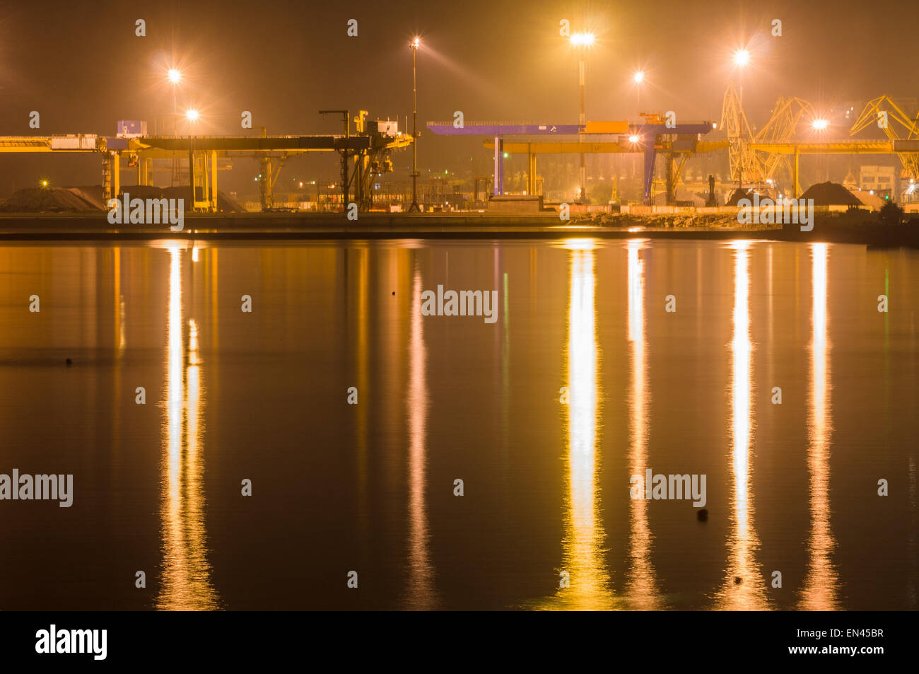 Sea commercial port night hi-res stock photography and images - Alamy