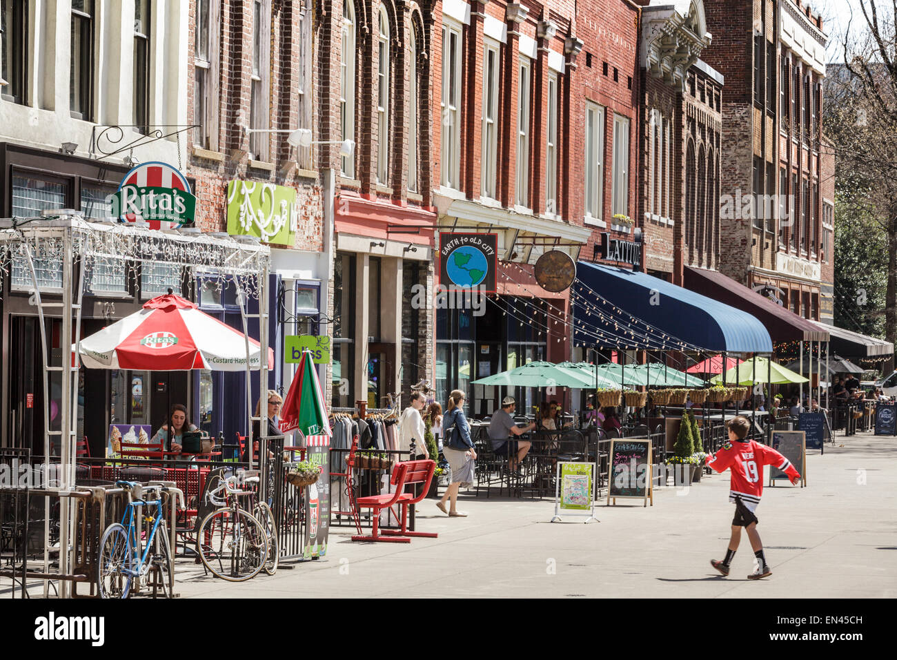 Historic Market Square, renovated with businesses, Knoxville, Tennessee ...