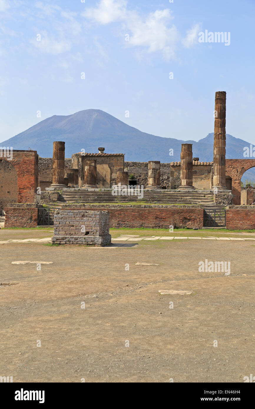 Pompeii forum mount vesuvius hi-res stock photography and images - Alamy