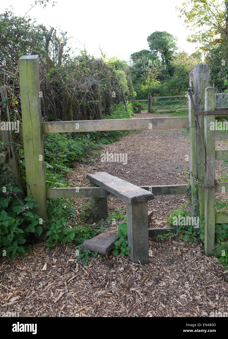 Country road gate hi-res stock photography and images - Alamy