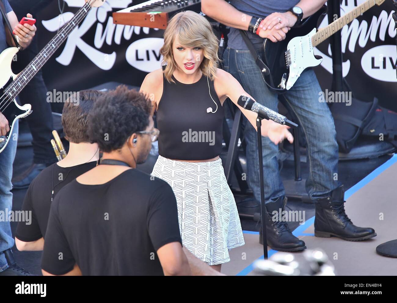 Taylor Swift singing on a soundcheck for her performance on the Jimmy ...