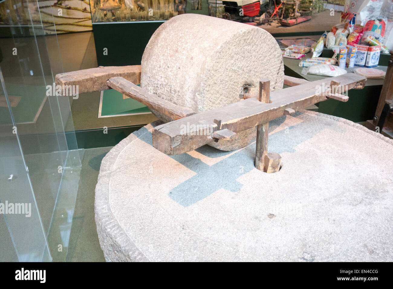 Grinding Wheat Stock Photos & Grinding Wheat Stock Images - Alamy