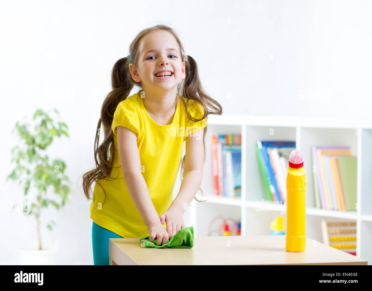 Helping at home housework hi-res stock photography and images - Alamy