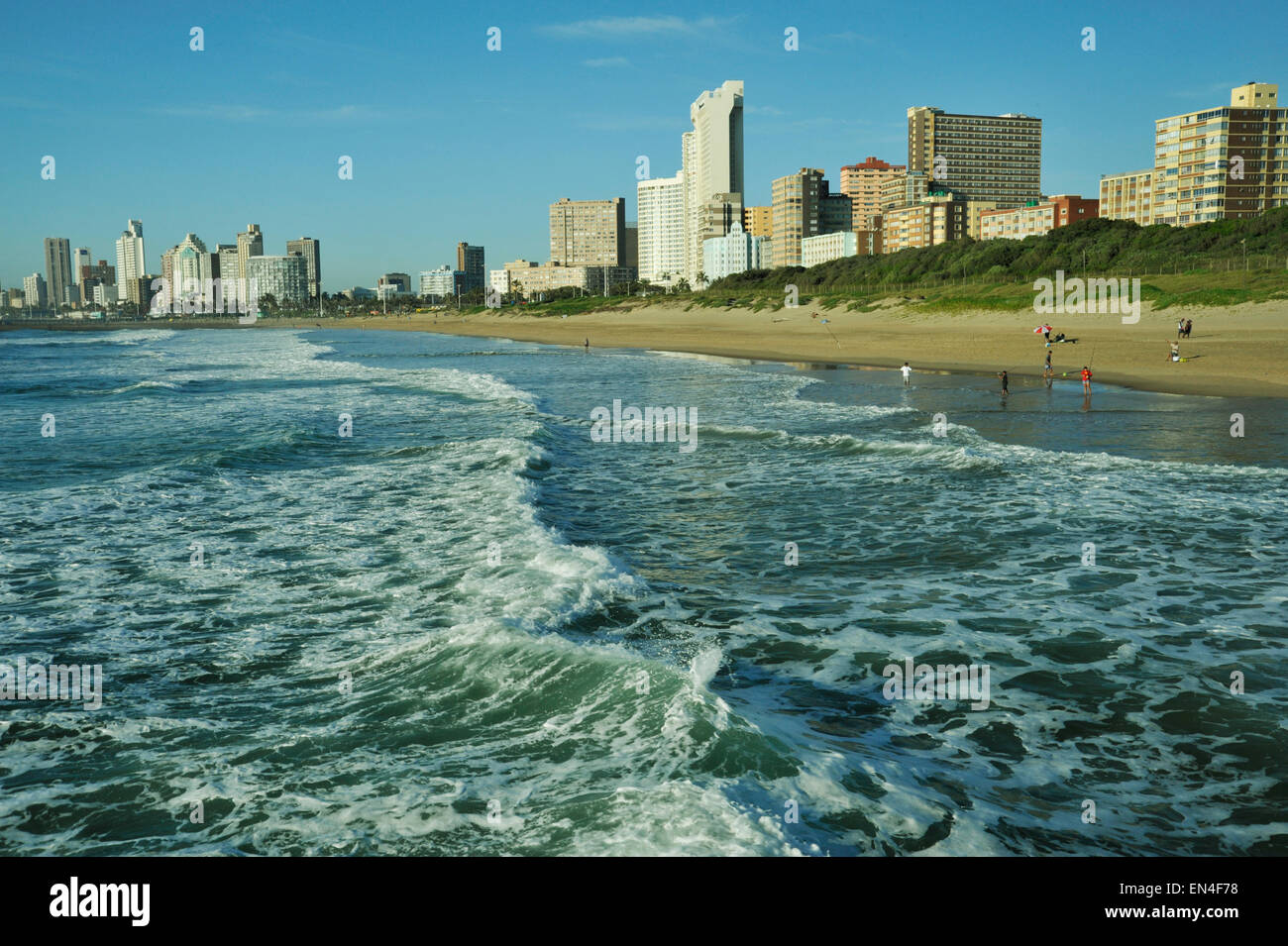 Breaking surf on idyllic beaches along famous Golden Mile Durban ...