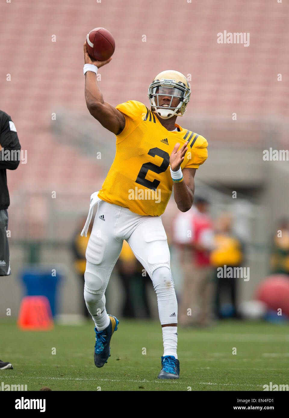 Pasadena, CA. 25th Apr, 2015. UCLA quarterback (2) Asiantii Woulard ...
