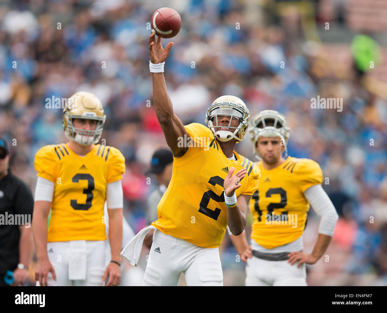 Pasadena, CA. 25th Apr, 2015. UCLA quarterback (2) Asiantii Woulard ...