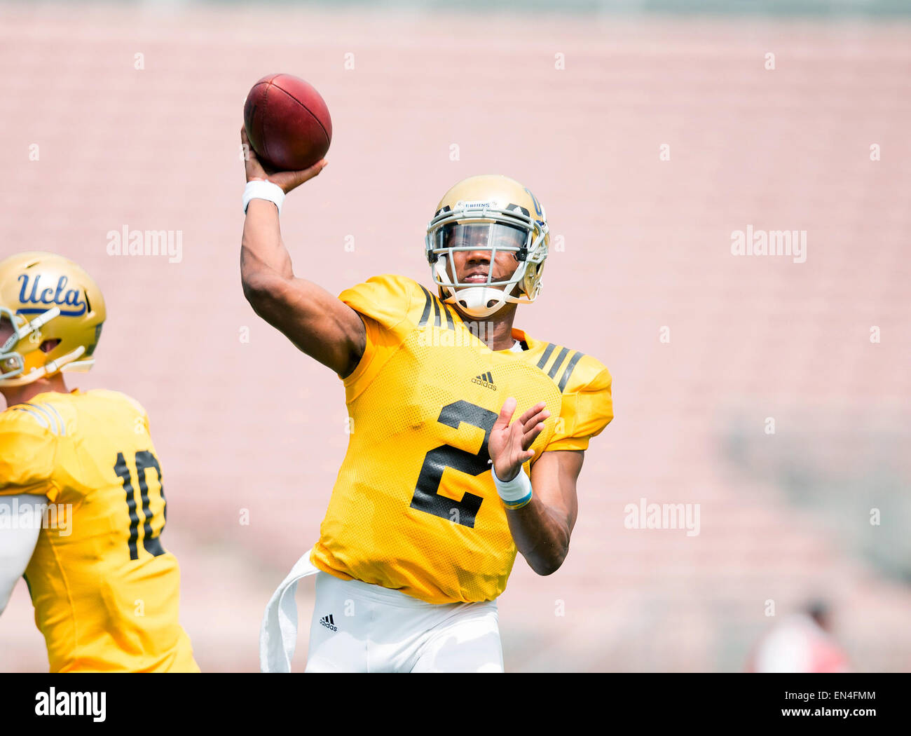 Pasadena, CA. 25th Apr, 2015. UCLA quarterback (2) Asiantii Woulard ...