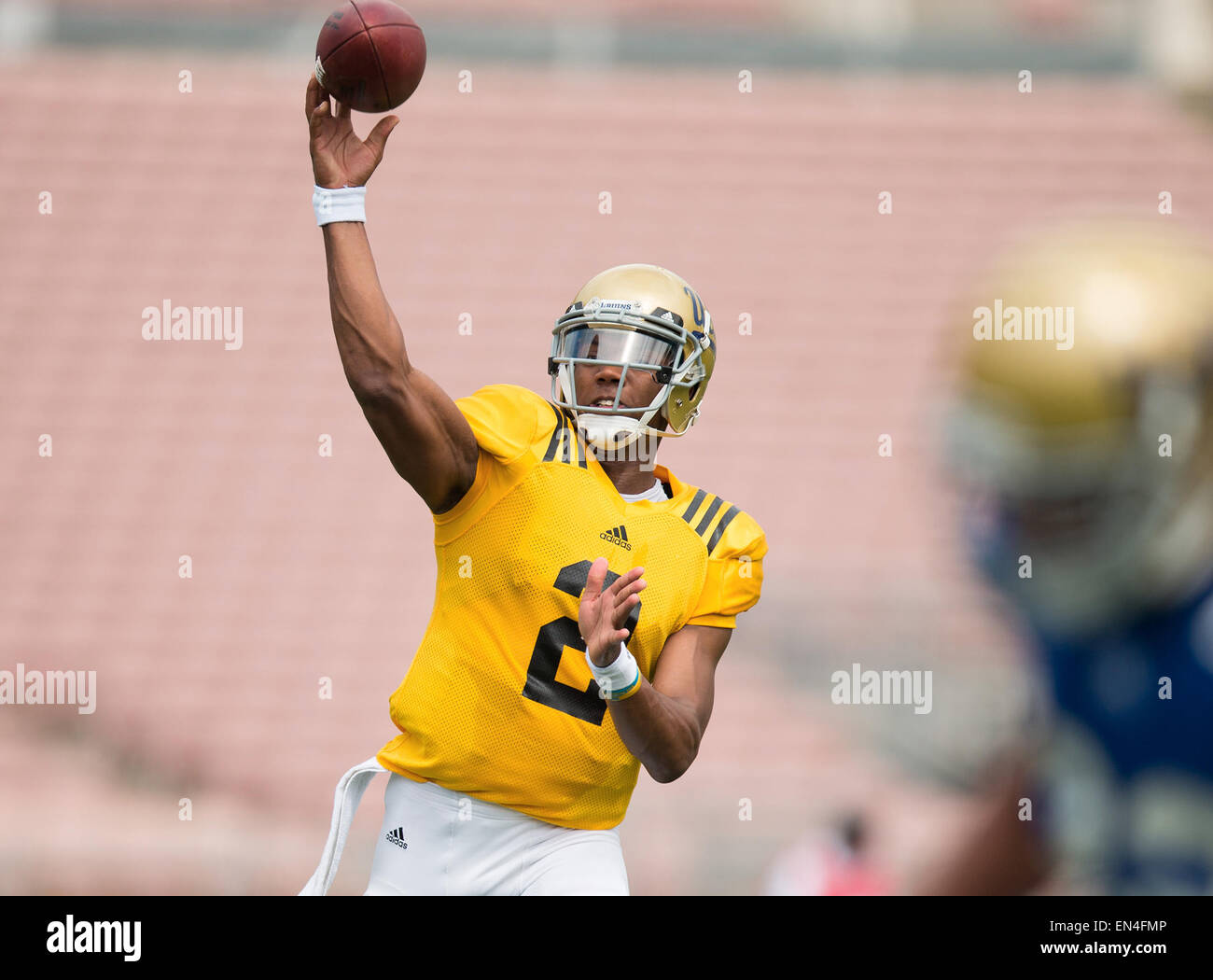 Pasadena, CA. 25th Apr, 2015. UCLA quarterback (2) Asiantii Woulard ...