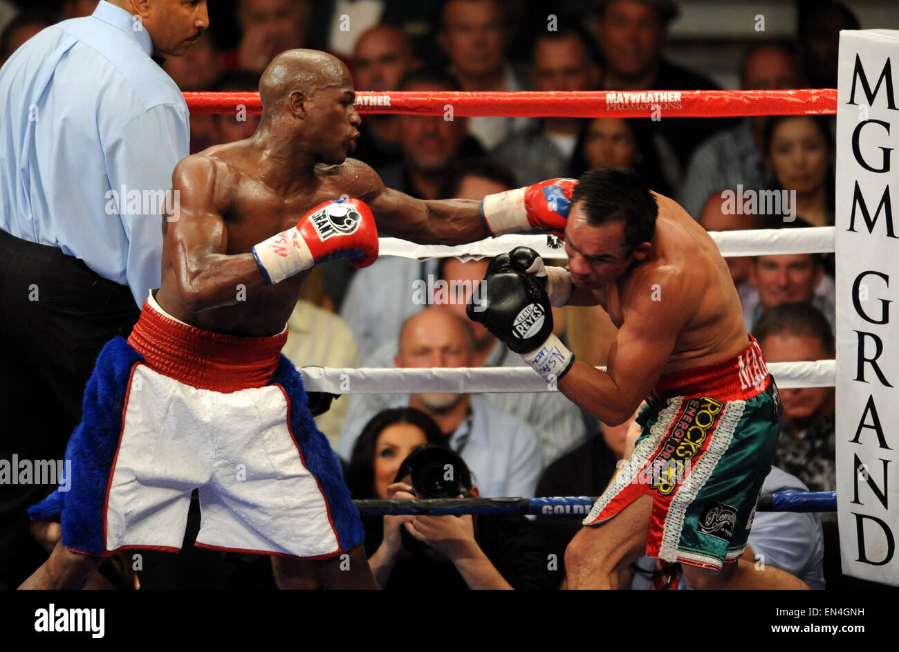 Las Vegas, Nevada, USA. 19th Sep, 2009. (L-R) Floyd Mayweather, Jr ...