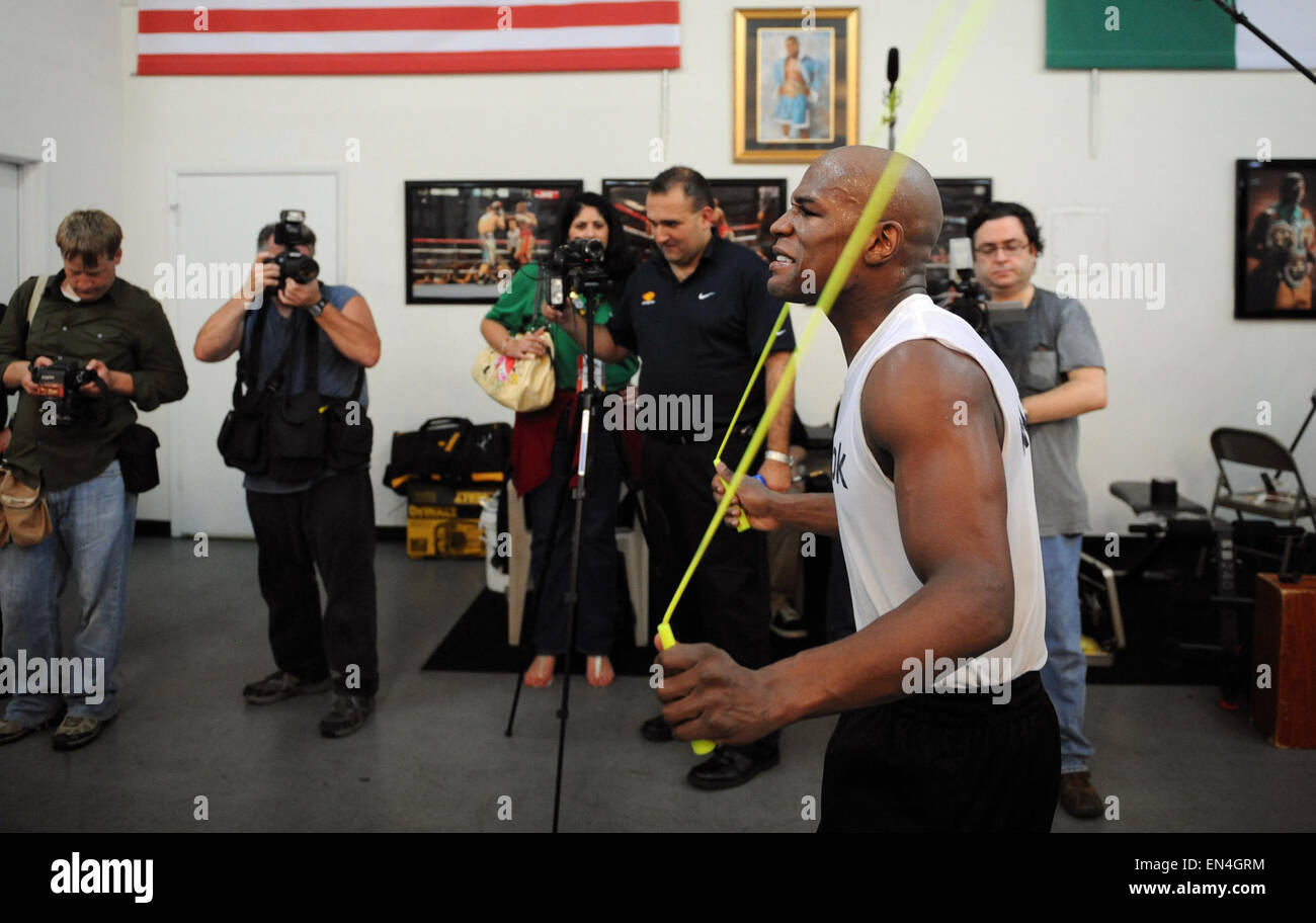 Floyd mayweather training hi-res stock photography and images - Alamy