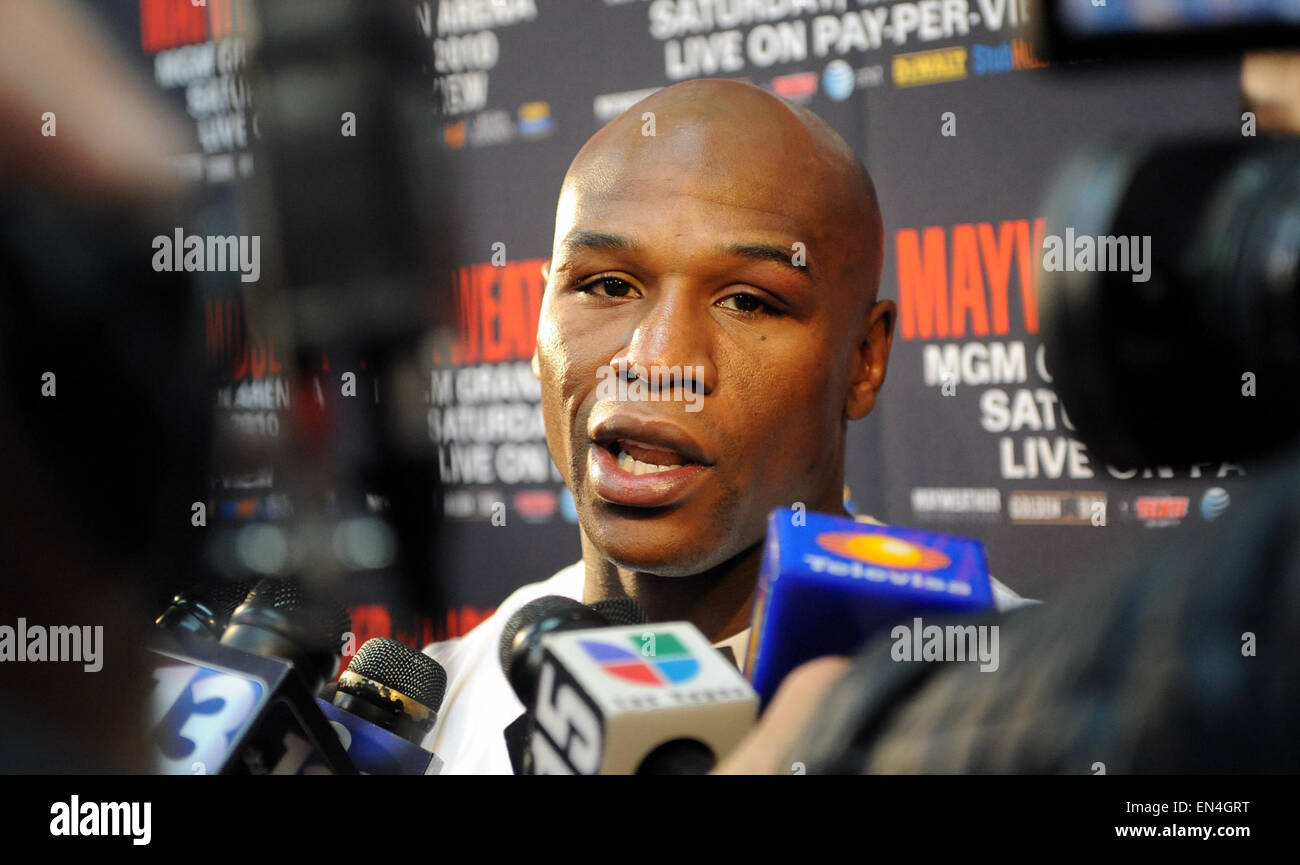 Las Vegas, Nevada, USA. 14th Apr, 2010. Floyd Mayweather, Jr. (USA ...