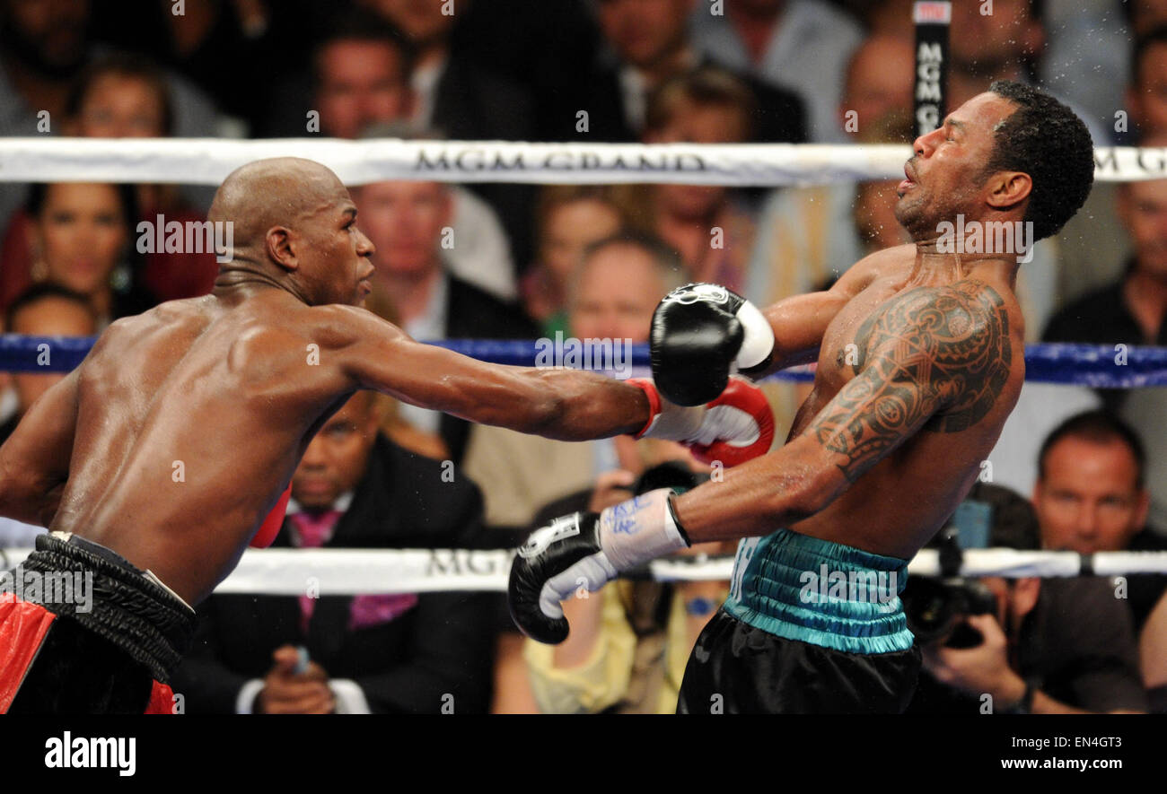 Las Vegas, Nevada, USA. 1st May, 2010. (L-R) Floyd Mayweather, Jr ...