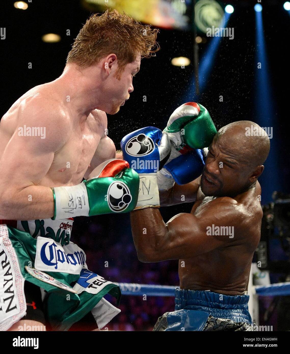 Las Vegas, Nevada, USA. 14th Sep, 2013. (L-R) Saul Alvarez (MEX), Floyd ...