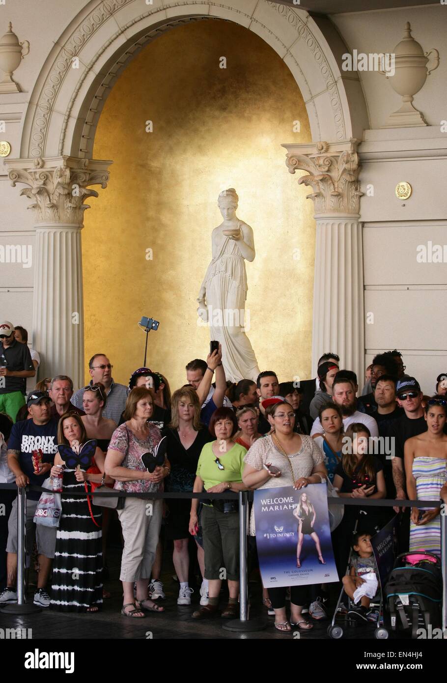 Mariah carey with fans hi-res stock photography and images - Alamy