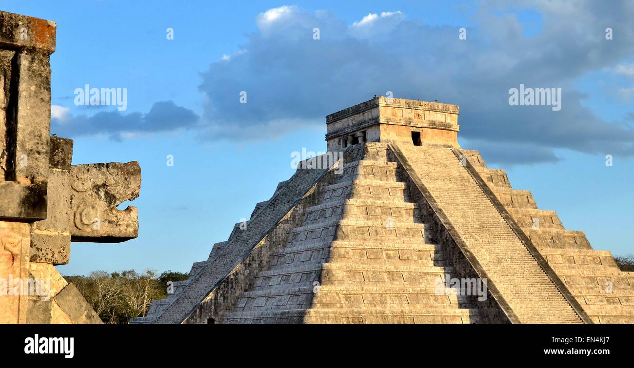 The head of the snake in Chichen Itza, Mexico Stock Photo - Alamy