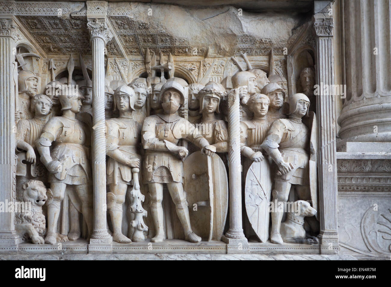 Ton gates hi-res stock photography and images - Alamy