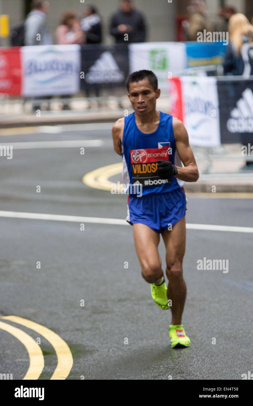 Paralympic runners running the 2015 Virgin Money London Marathon Stock ...