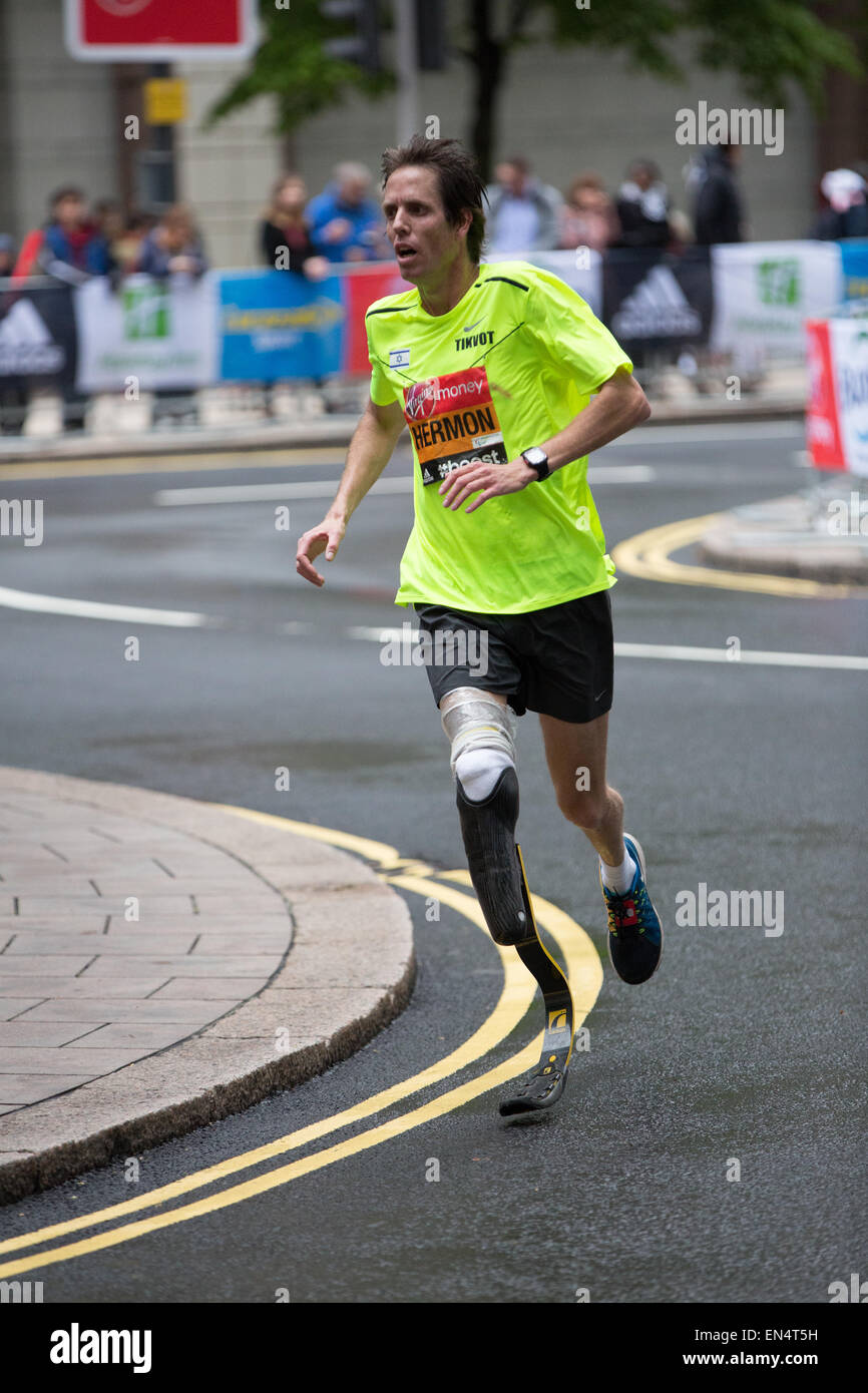 Paralympic runners running the 2015 Virgin Money London Marathon Stock ...