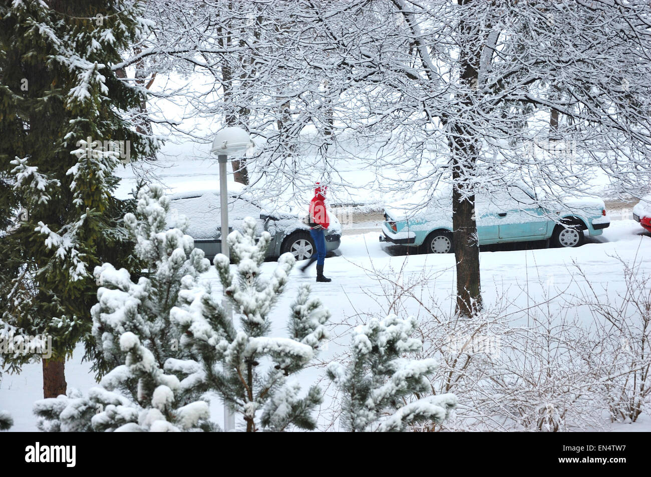 Snowy street and sidewalk Stock Photo - Alamy
