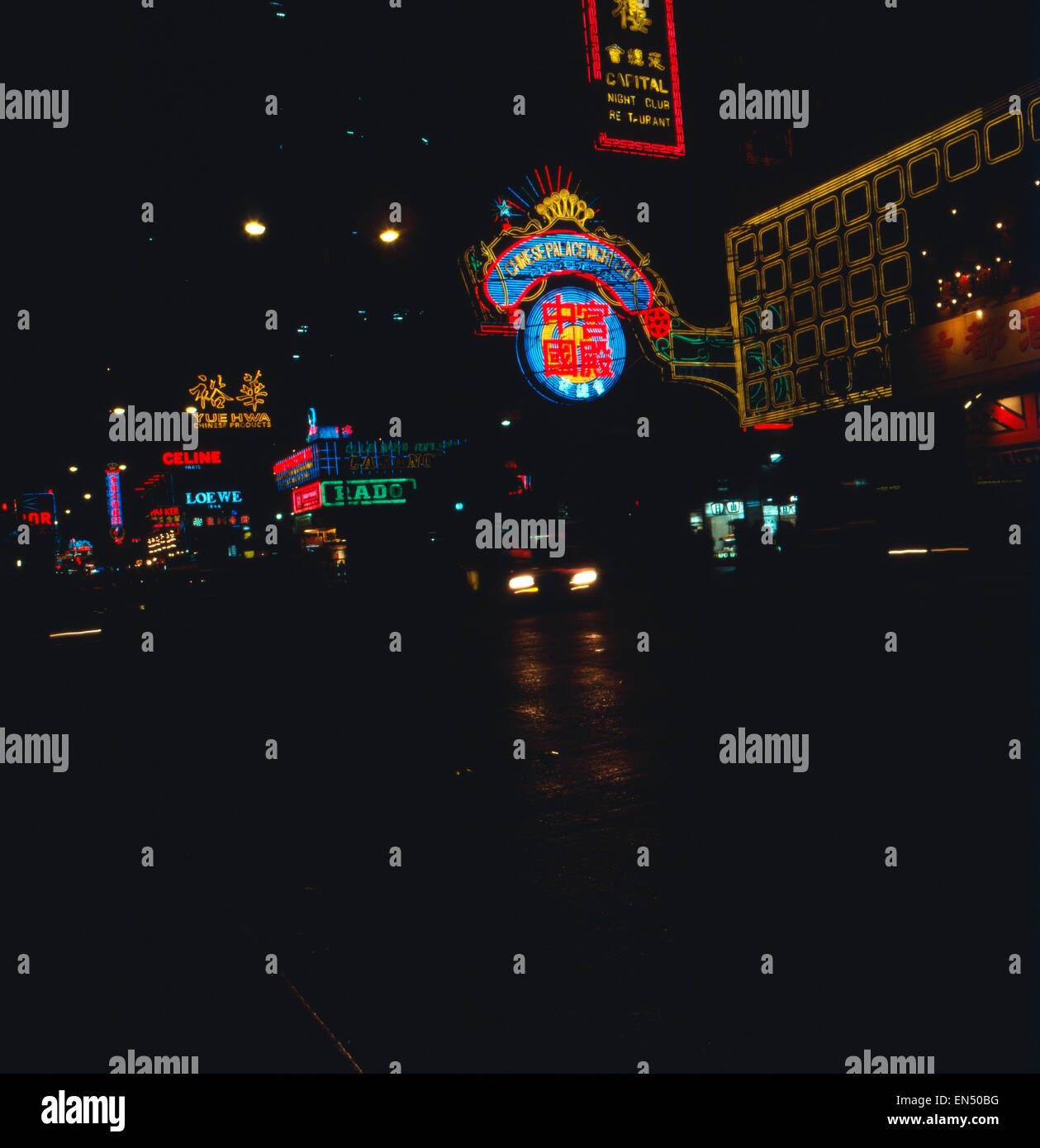 Hongkong bei Nacht, 1980er Jahre. Hongkong at night, 1980s Stock Photo ...