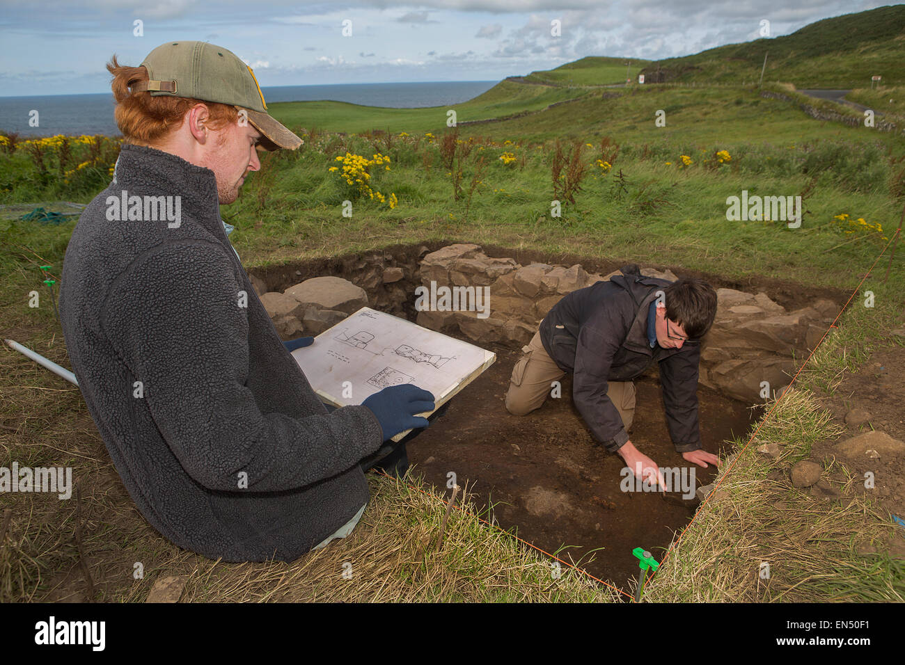 Archaeologist digging hi-res stock photography and images - Alamy