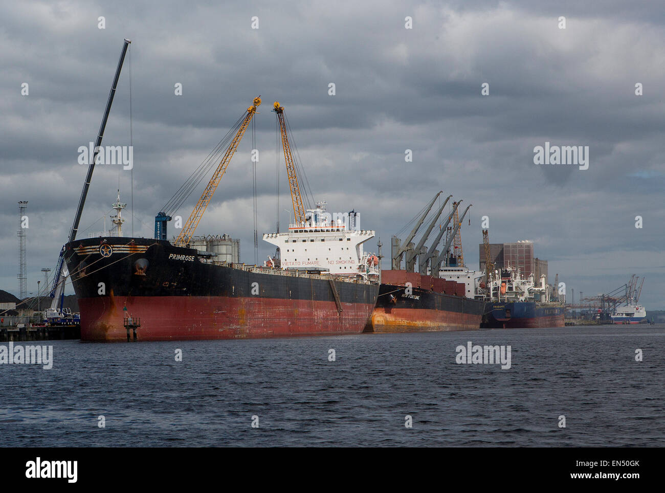 Cargo ships unloading belfast harbour hi-res stock photography and ...