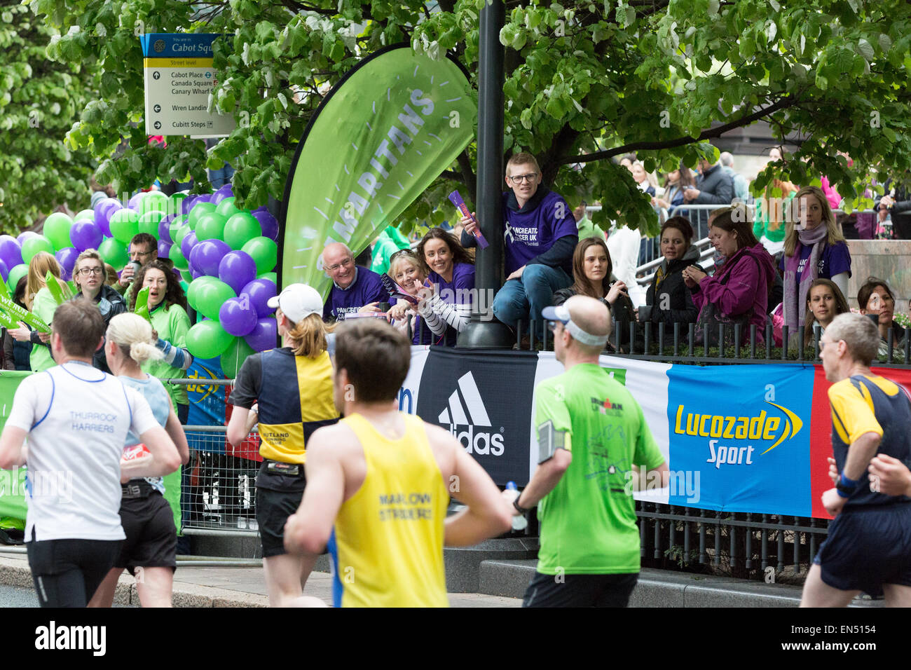 Crowds of spectators watching the 2015 Virgin Money London Marathon ...