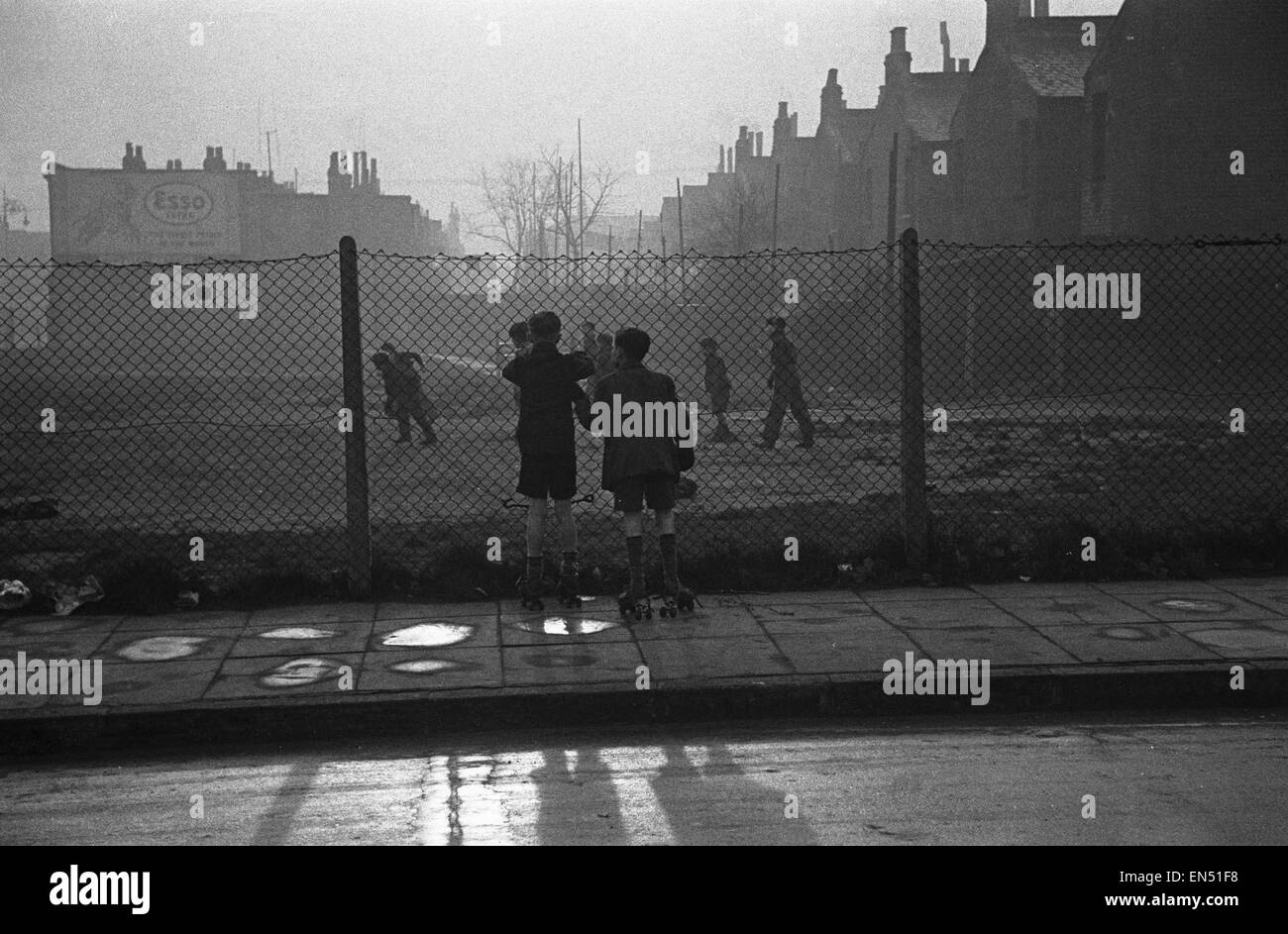 1950s london road hi-res stock photography and images - Alamy
