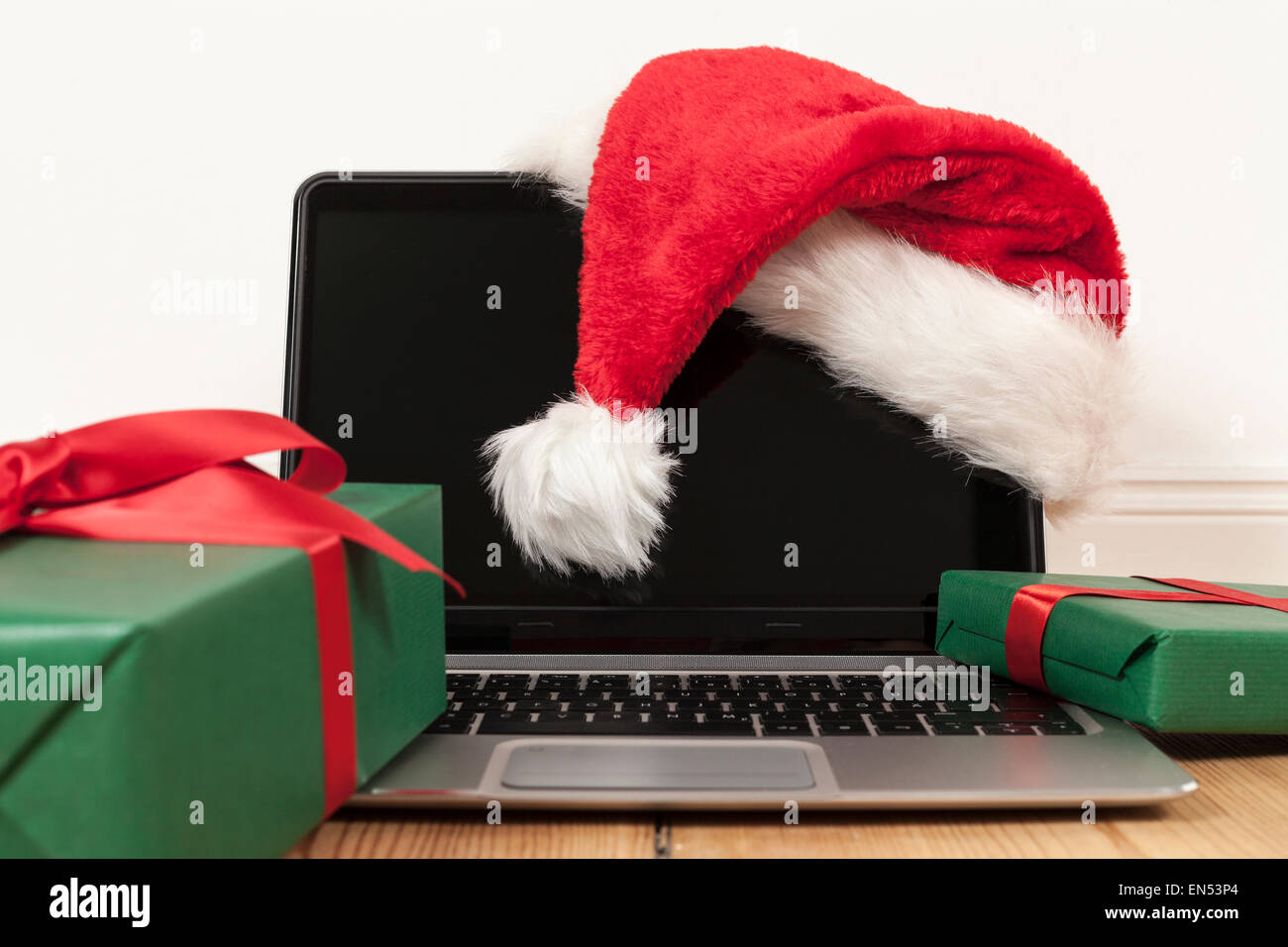 Laptop christmas hi-res stock photography and images - Alamy