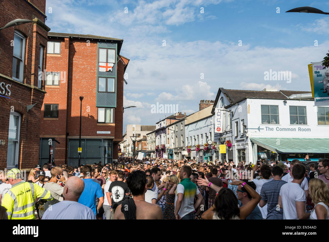 Large crowds hi-res stock photography and images - Alamy