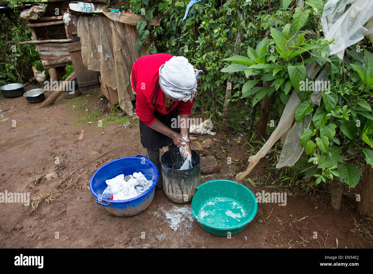African woman doing laundry hi-res stock photography and images - Alamy