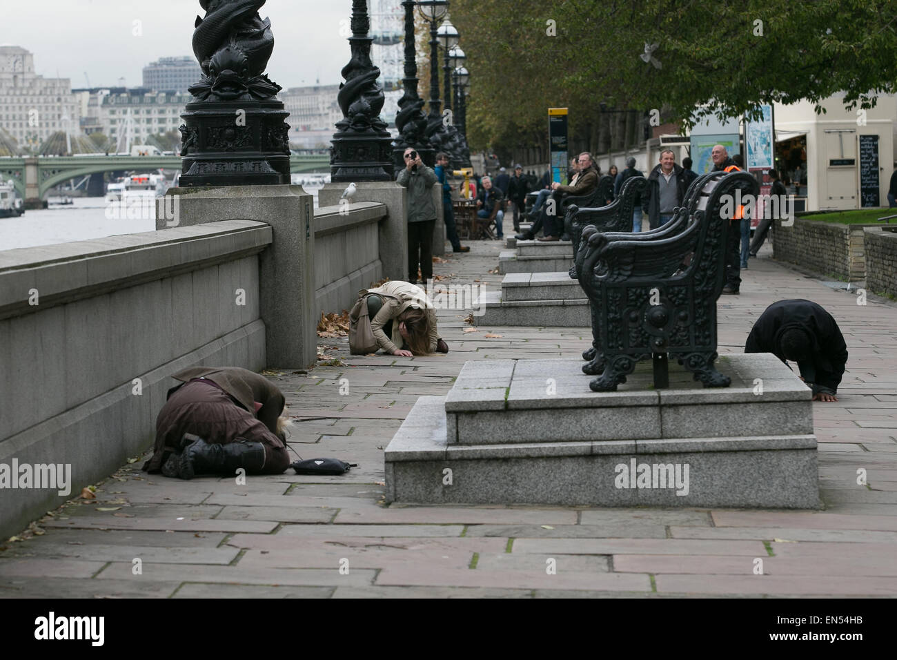Filming of the new movie 'London Has Fallen' begins at Lambeth Bridge ...