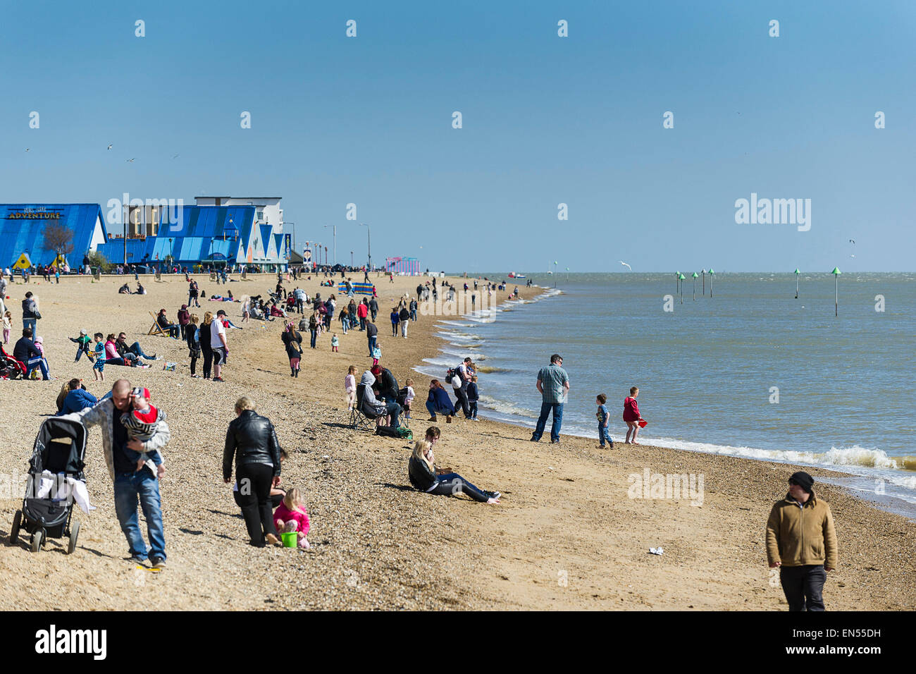 People enjoying the sunshine on Jubilee Beach in Southend Stock Photo ...