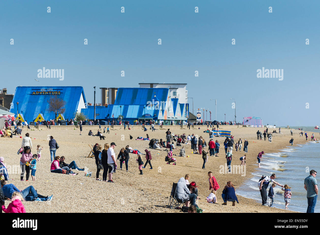 People enjoying the sunny weather on Jubilee Beach in Southend Stock ...
