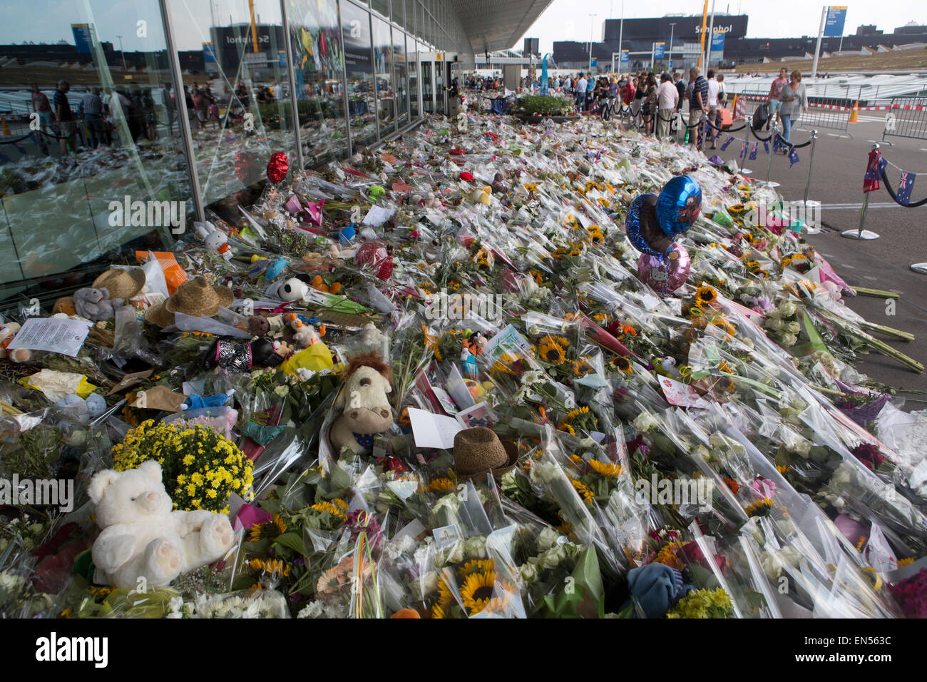 Mh17 memorial hi-res stock photography and images - Alamy