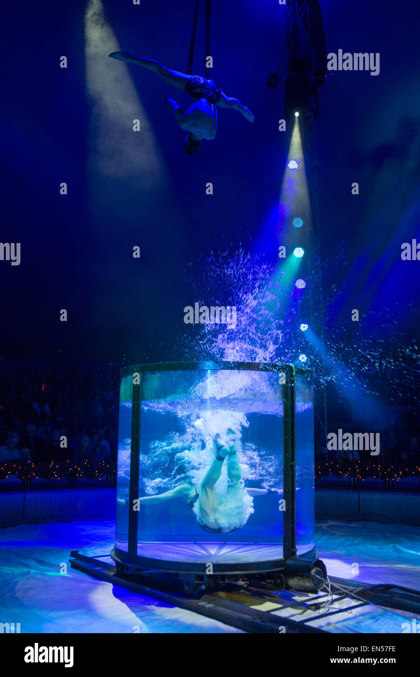 Performance of acts in Dutch circus Renz Stock Photo - Alamy