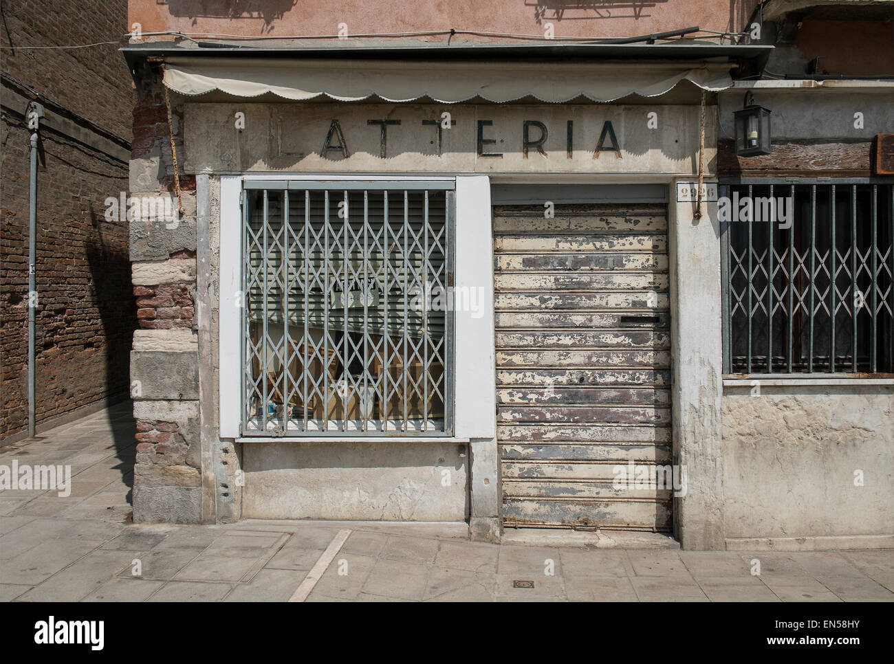 Traditional venetian architecture hi-res stock photography and images ...