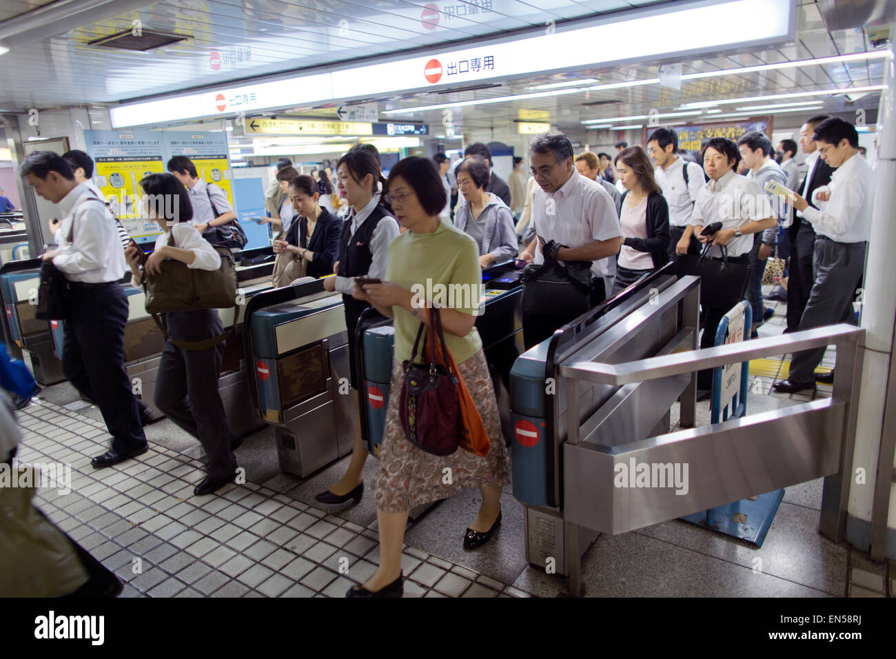 Tokyo subway carriage subway carriage interior hi-res stock photography ...