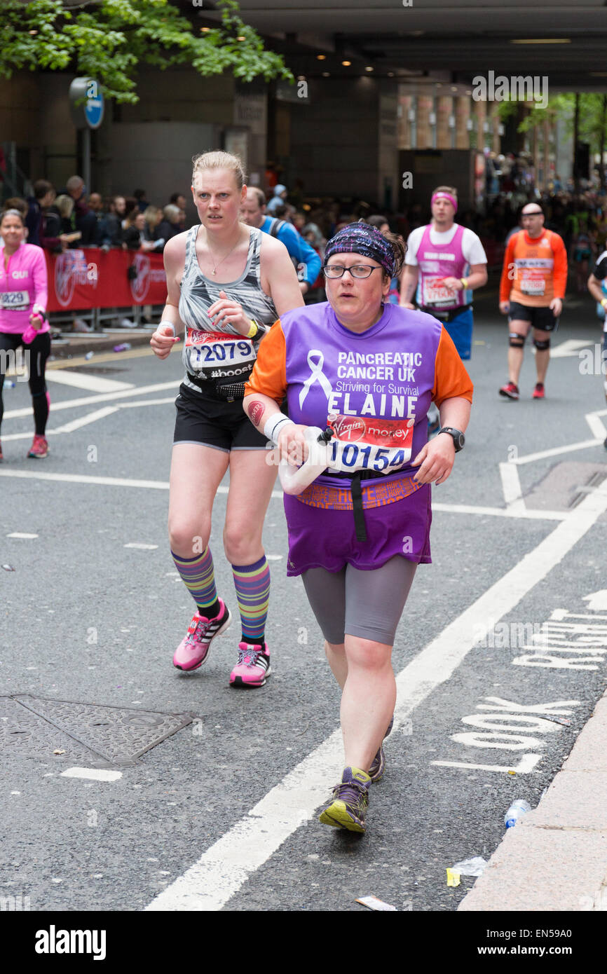 London marathon fun runners 2015 hi-res stock photography and images ...