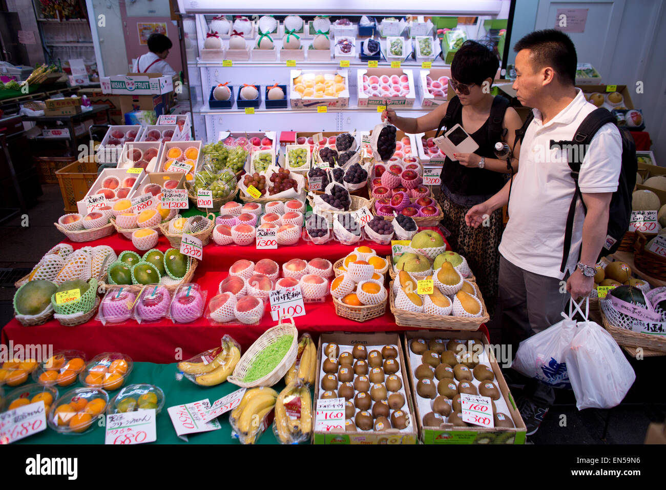 food market in Tokyo Stock Photo - Alamy
