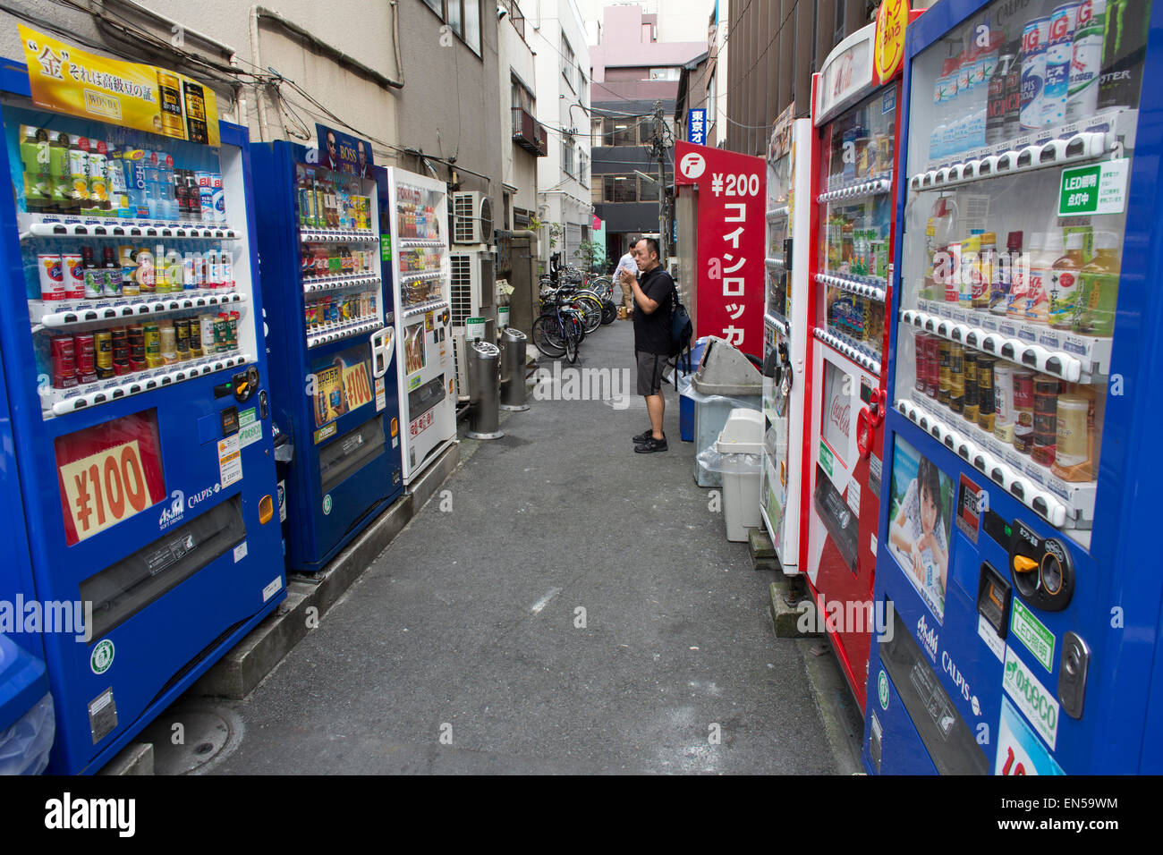 Vending machines hi-res stock photography and images - Alamy