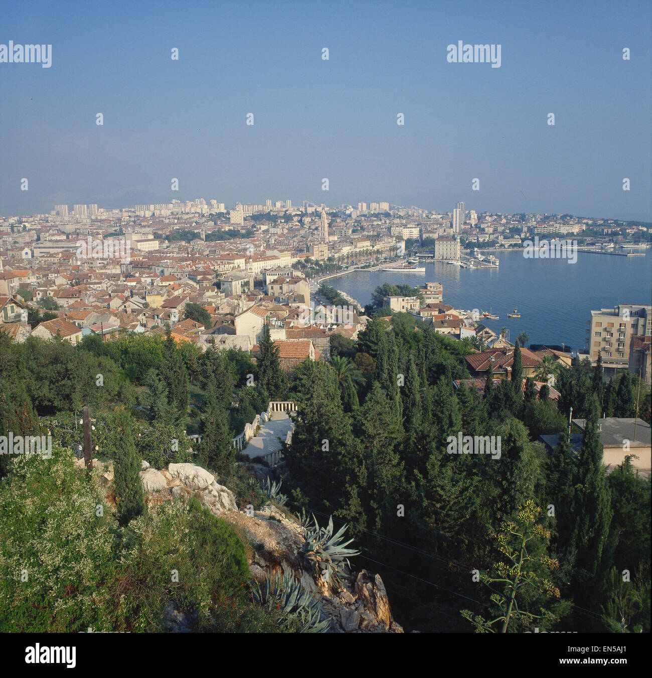 Jugoslavien, Split, Panorama Hafen und Altstadt Stock Photo - Alamy